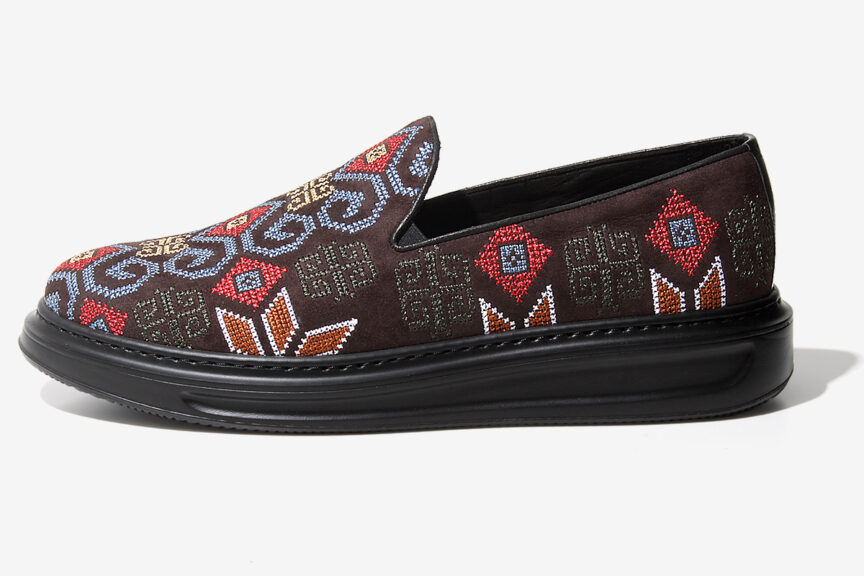 ANGELO RUFFO｜伝統的なエスニックとは違った洒落たデザインが見もの